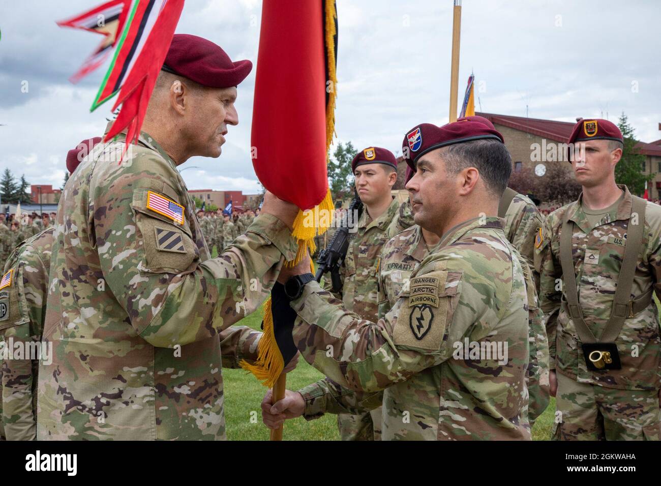 Col. Chris Landers, right, outgoing commander of the 4th Infantry ...