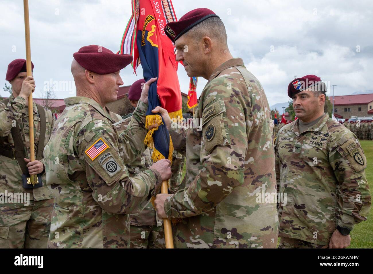 Maj. Gen. Peter B. Andrysiak, Jr., right, commander of US Army Alaska ...