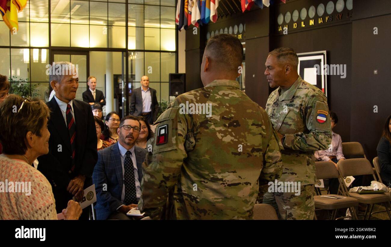 FORSCOM Commanding General, Gen. Michael X. Garrett, meets with Maj ...