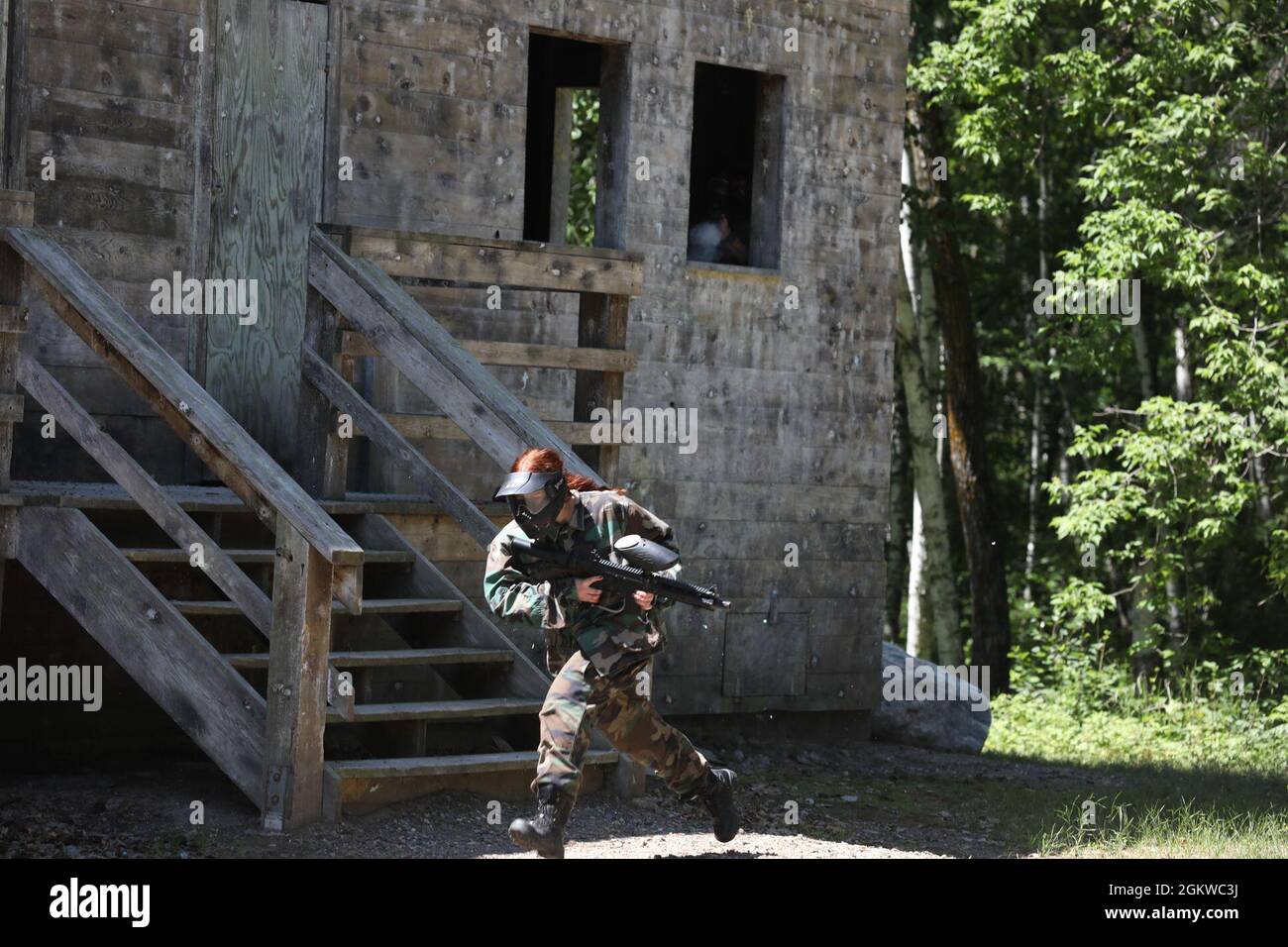 Minnesota Army National Guard Recruiters and civilian students play ...