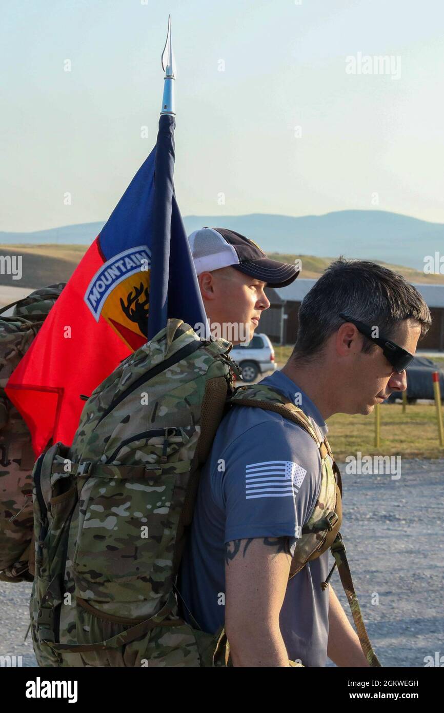 U.S. Army 1st. Sgt. Eric Kilburn carries the Headquarters and ...