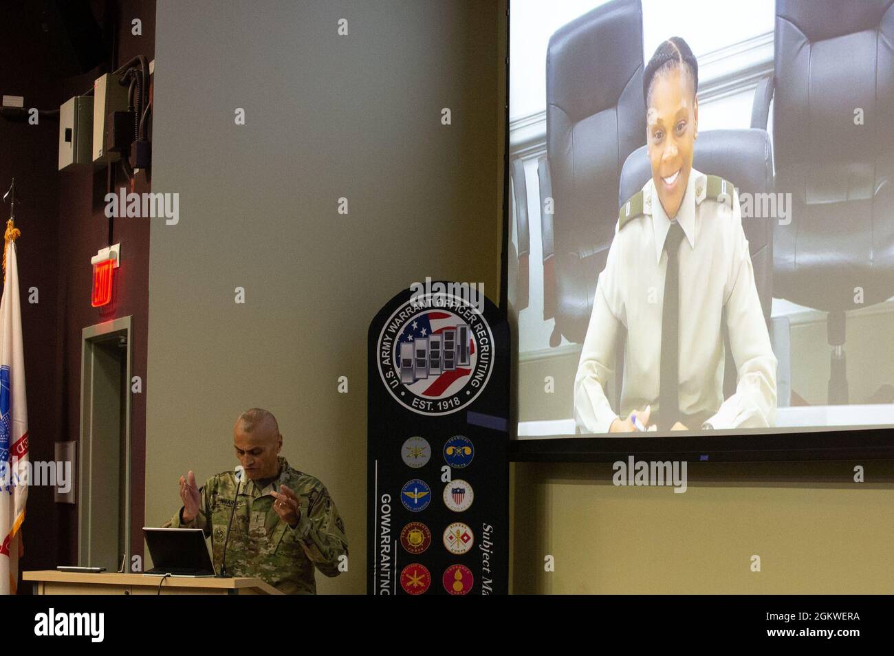 Senior warrant officer hi-res stock photography and images - Alamy