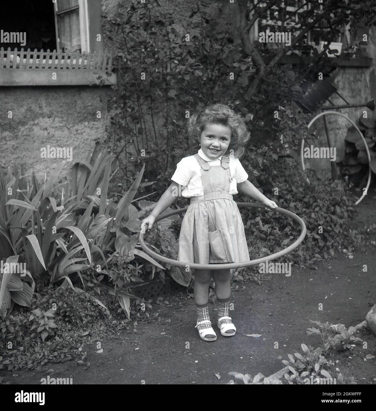 Hula hoop 1960s hi-res stock photography and images - Alamy