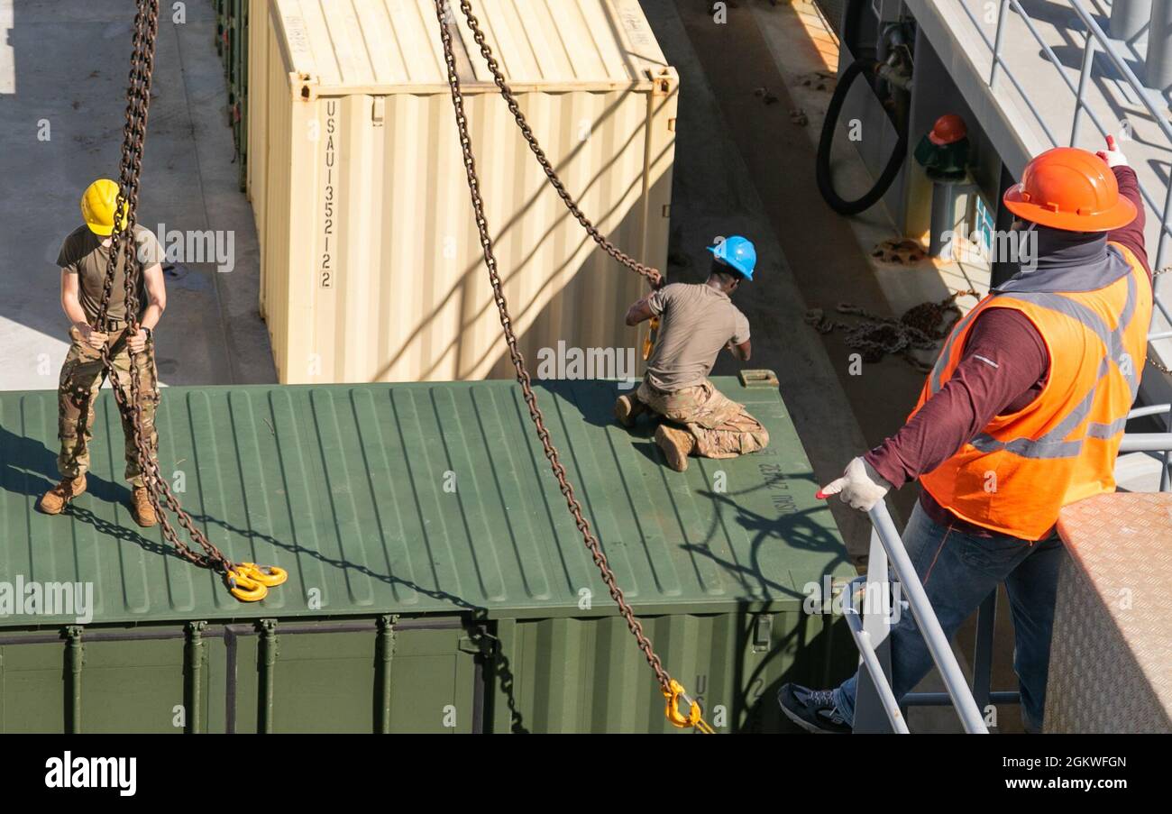 Bunker crane hi-res stock photography and images - Alamy