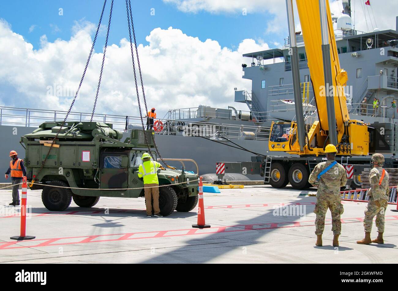 America’s First Corps Soldiers and civilian contractors unload military ...