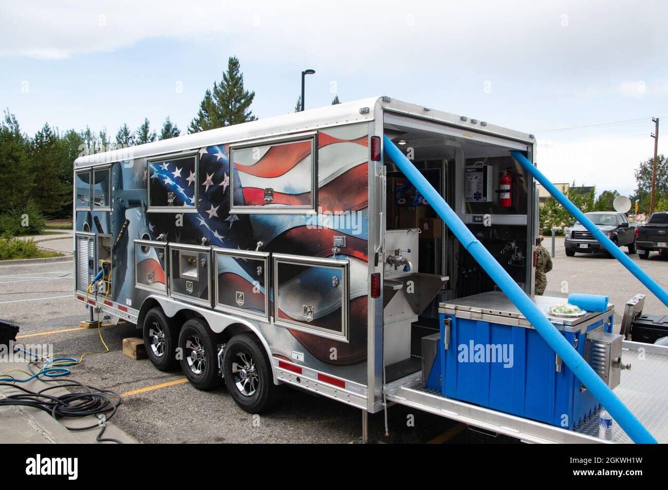 Disaster relief mobile kitchen trailer hi-res stock photography and ...