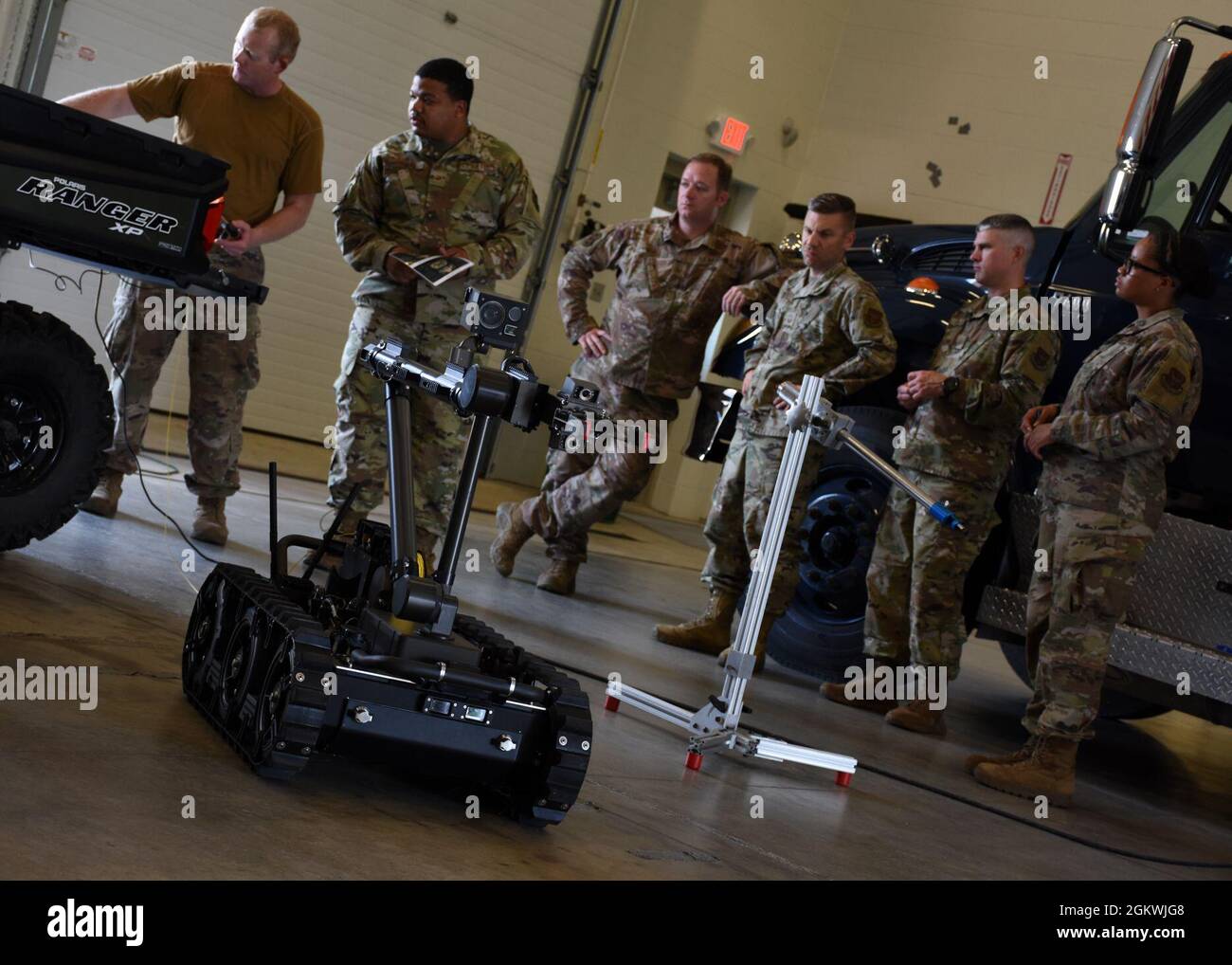 Airmen spotlight hi-res stock photography and images - Alamy