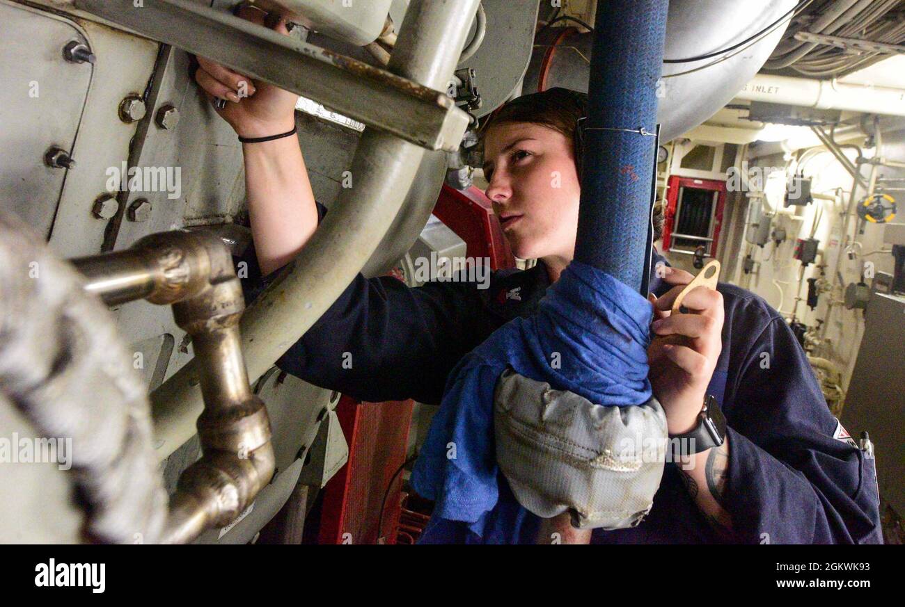 210710-N-MT581-1624 PACIFIC OCEAN (July 10, 2021) Engineman 2nd Class ...