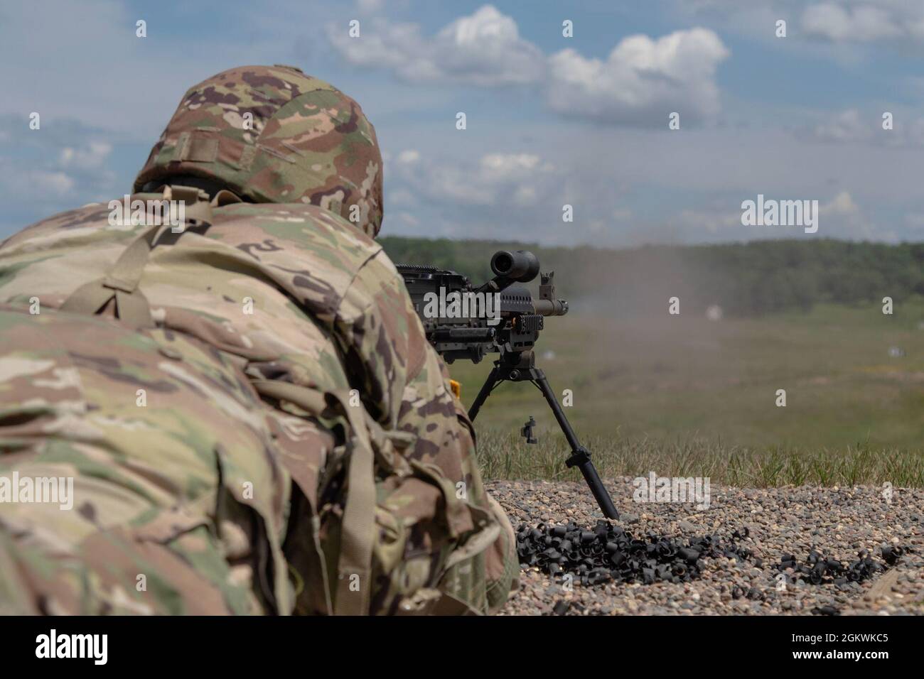 Soldiers of the 1-147th FA, South Dakota National Guard conduct weapons ...
