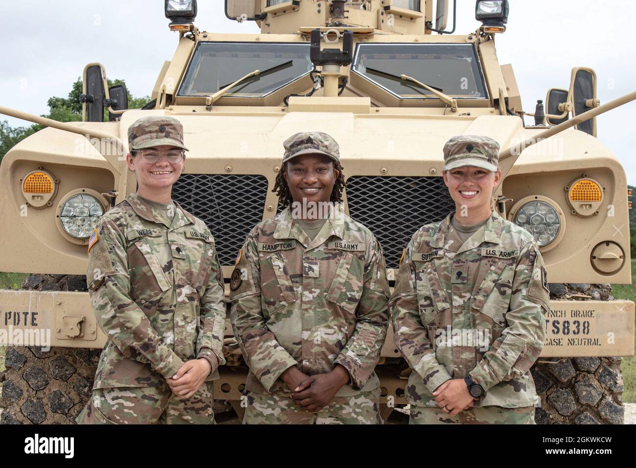(Left to Right) U.S. Army Reserve Soldiers Spc. Caitlyn I. Webb, Sgt ...