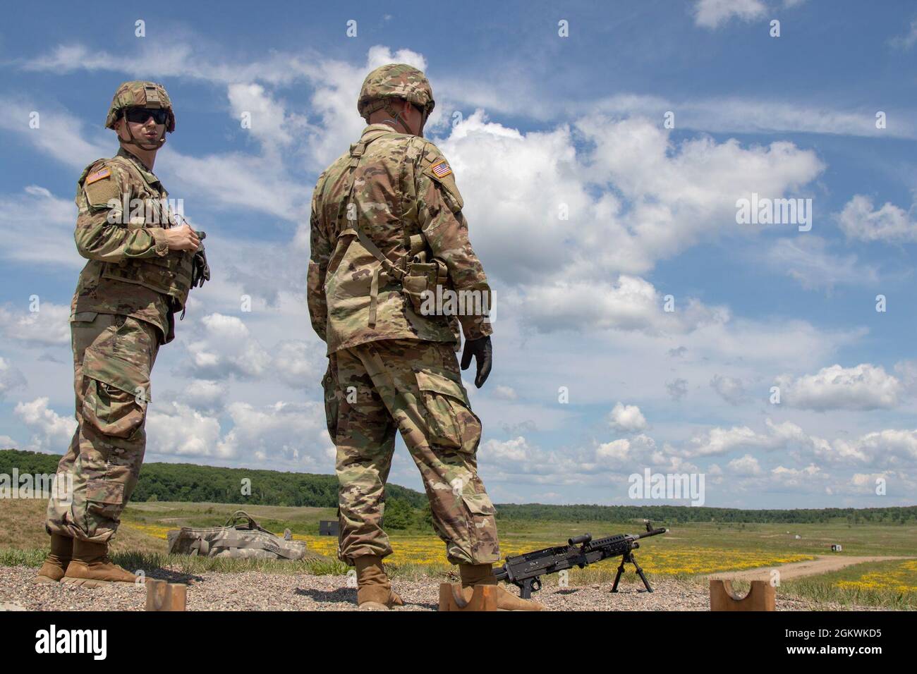 Soldiers of the 1-147th FA, South Dakota National Guard conduct weapons ...