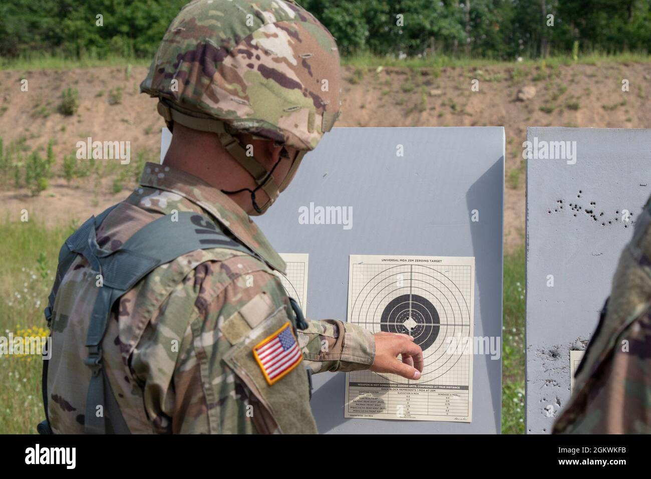 Soldiers of the 1-147th FA, South Dakota National Guard conduct weapons ...