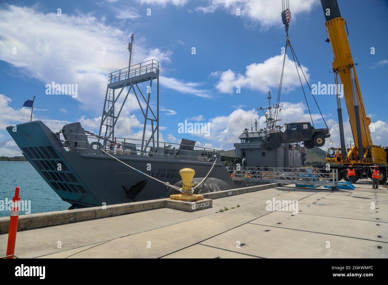 Soldiers with the 7th Transportation Brigade - Expeditionary under ...