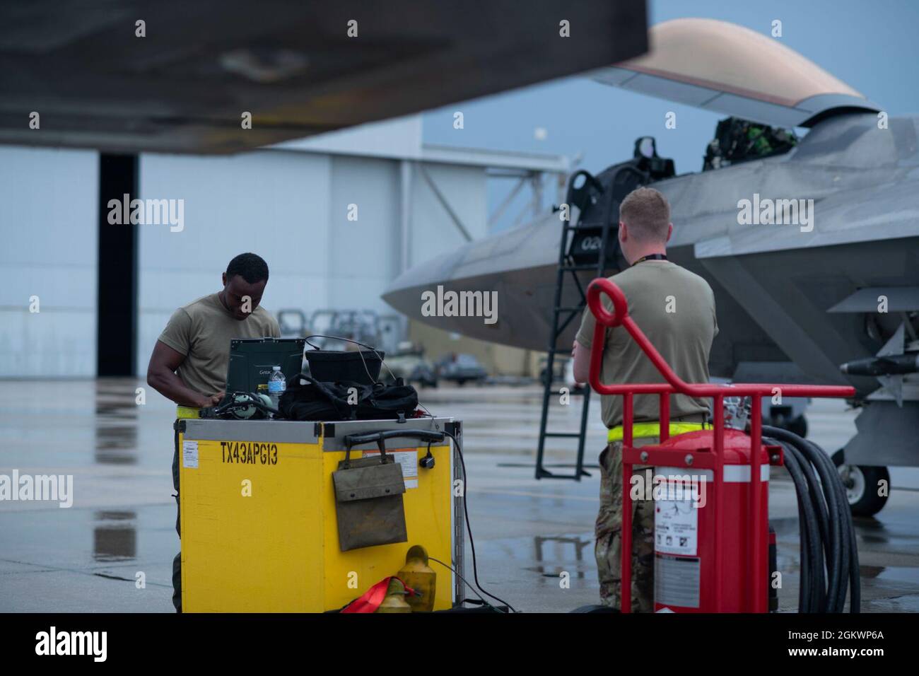325th aircraft maintenance unit hi-res stock photography and images - Alamy