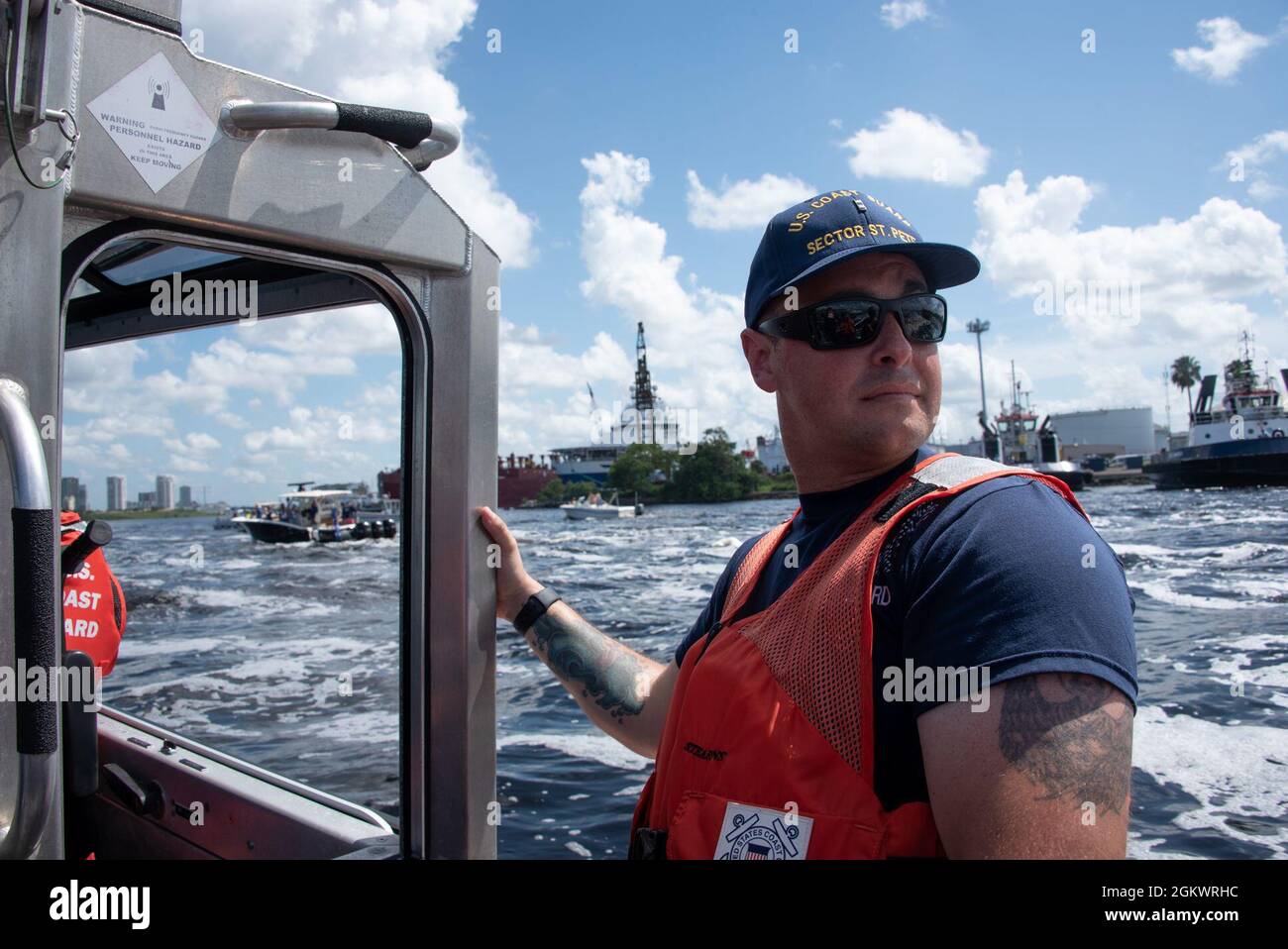 Coast guard 29 foot response boat small ii hi-res stock photography and ...