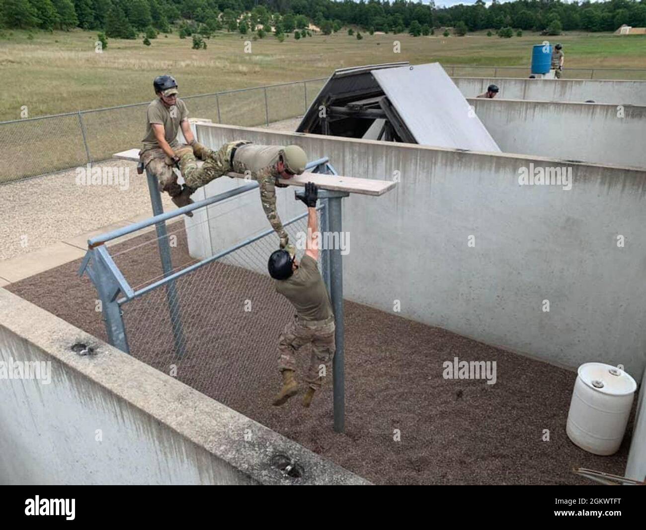 Airmen assigned to the Ohio Air National Guard's 178th Wing Security ...