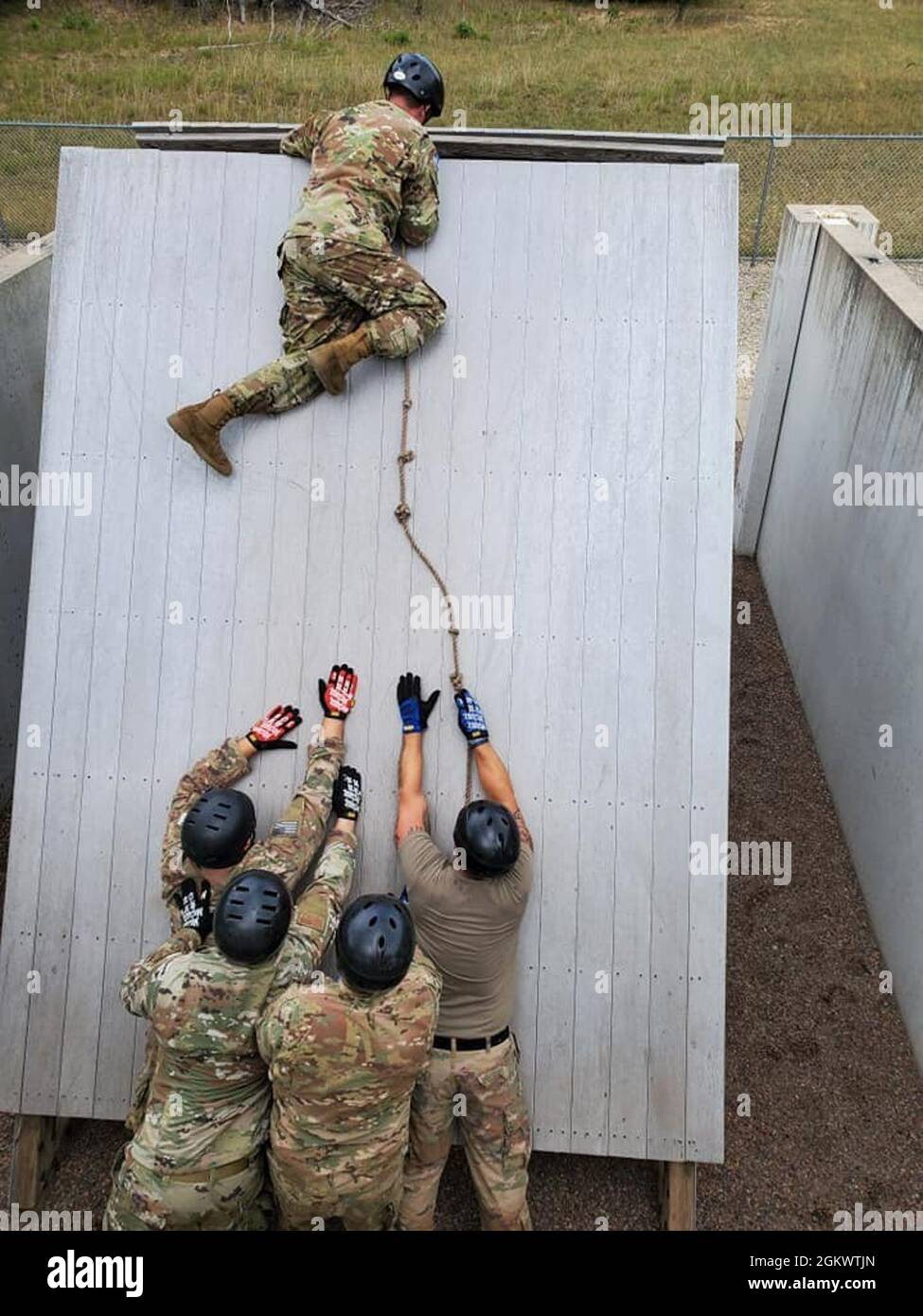 Airmen assigned to the Ohio Air National Guard's 178th Wing Security ...