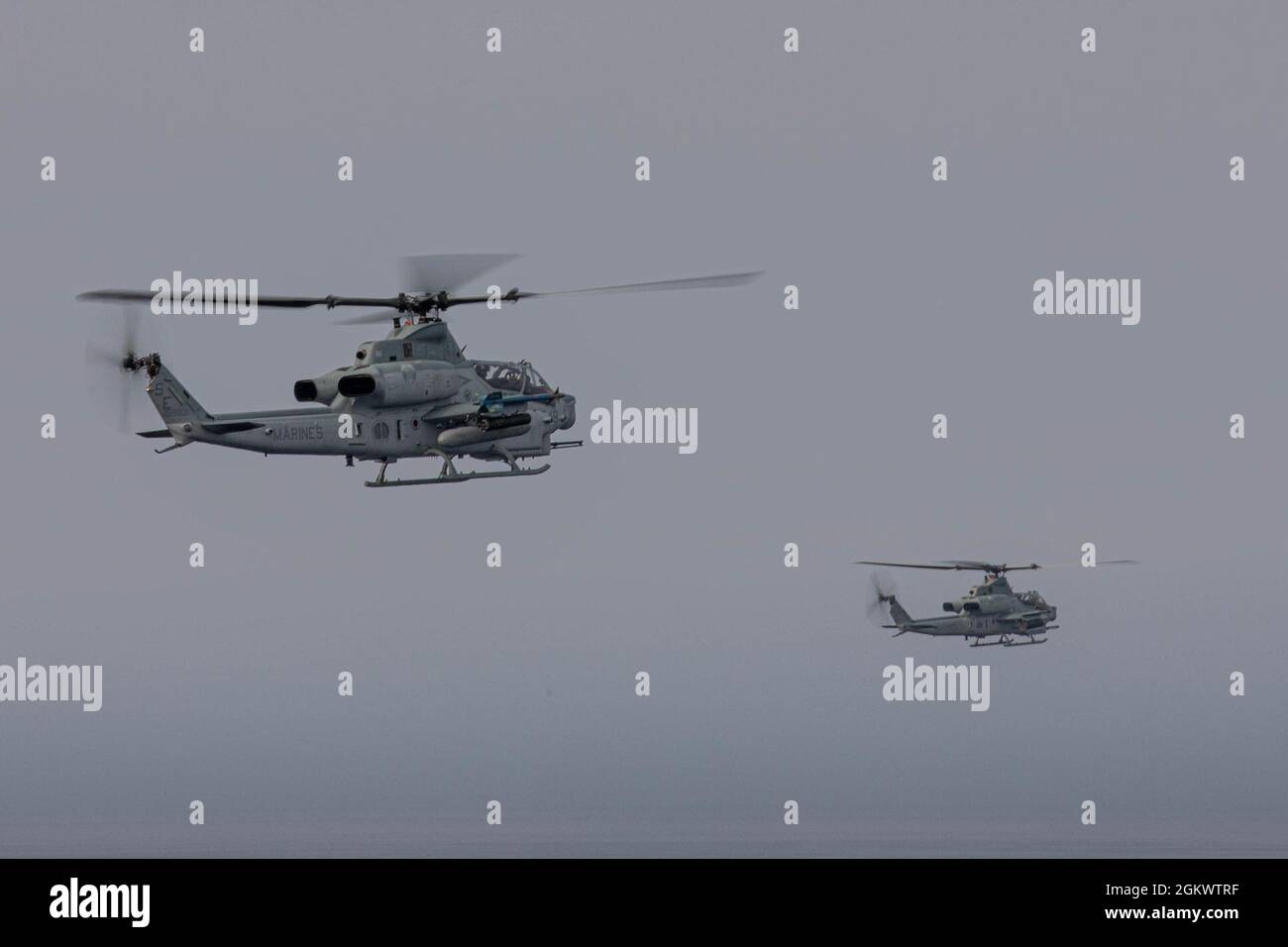 AH-1Z Viper's with Marine Light Attack Helicopter Squadron (HMLA) 469 ...