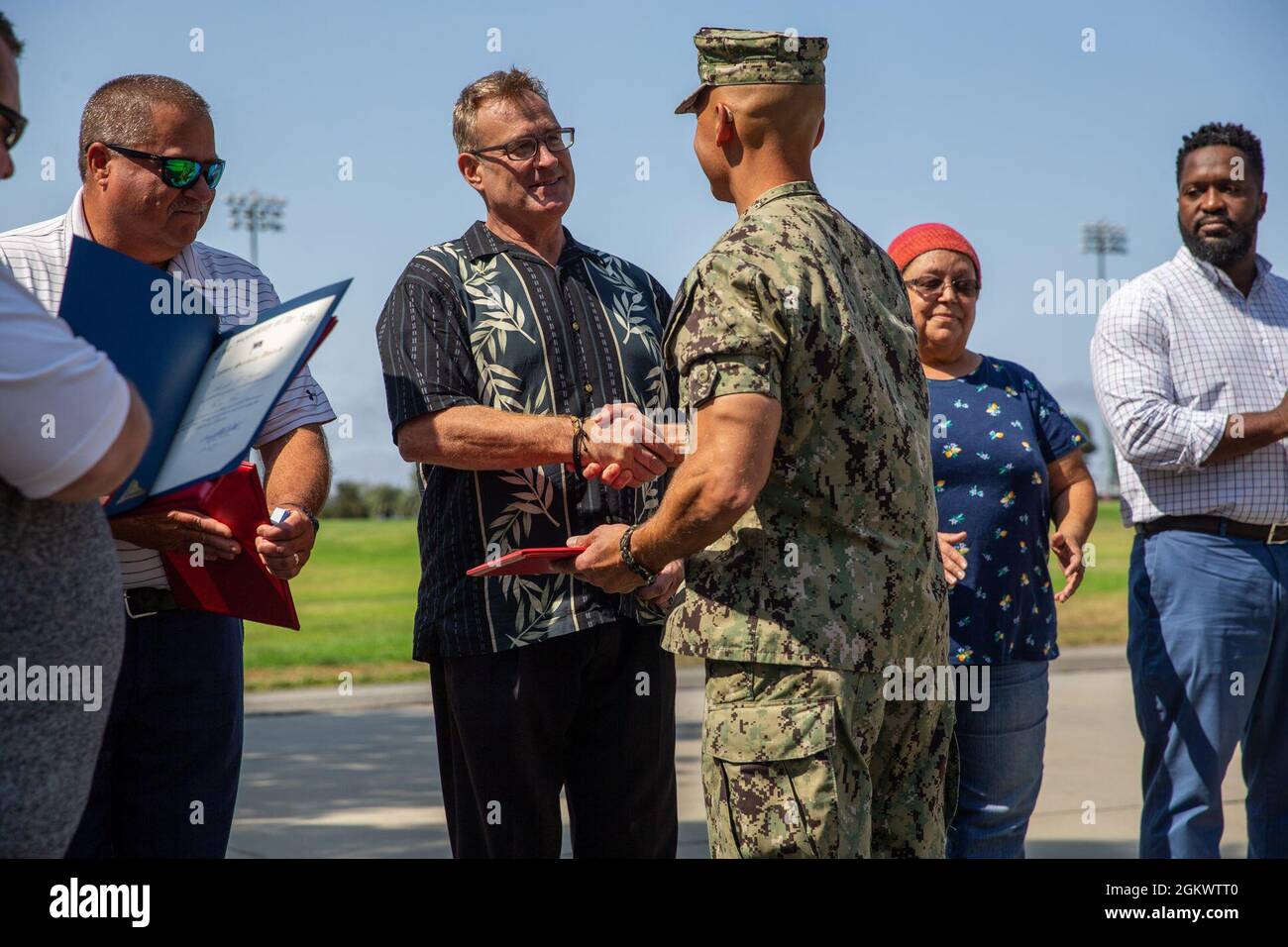 Civilian length of service award hi-res stock photography and images ...