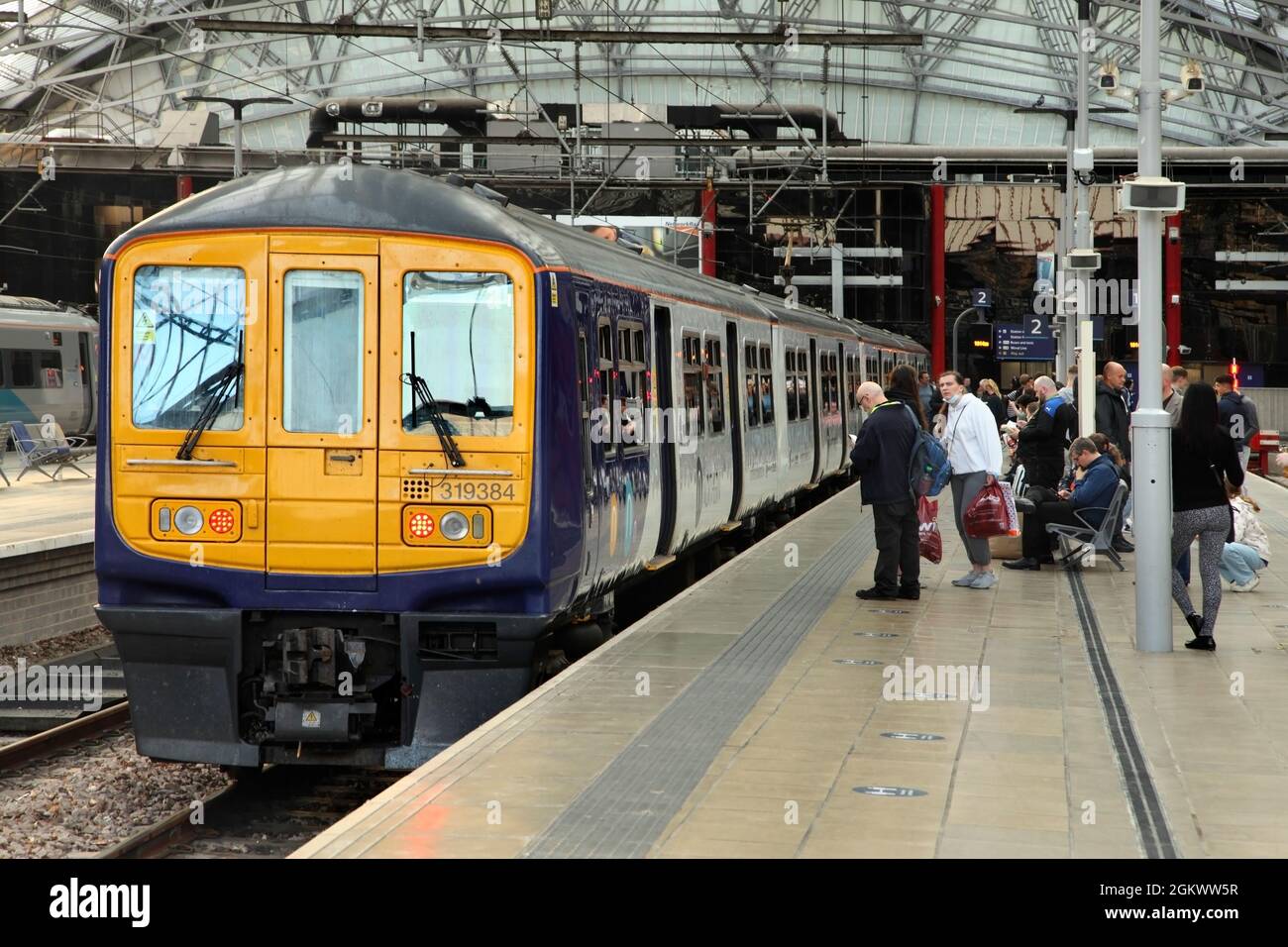 Northern Class 319 electric multiple unit no. 319384 at Liverpool Lime ...