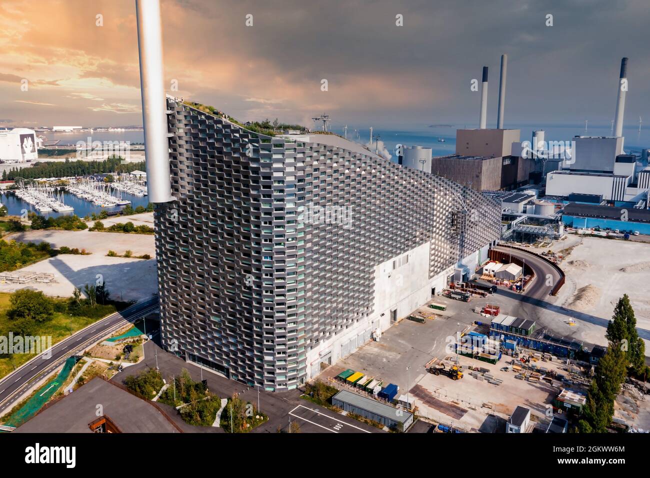 Waste-to-Energy Power Plant in Copenhagen with the ski area on the roof ...
