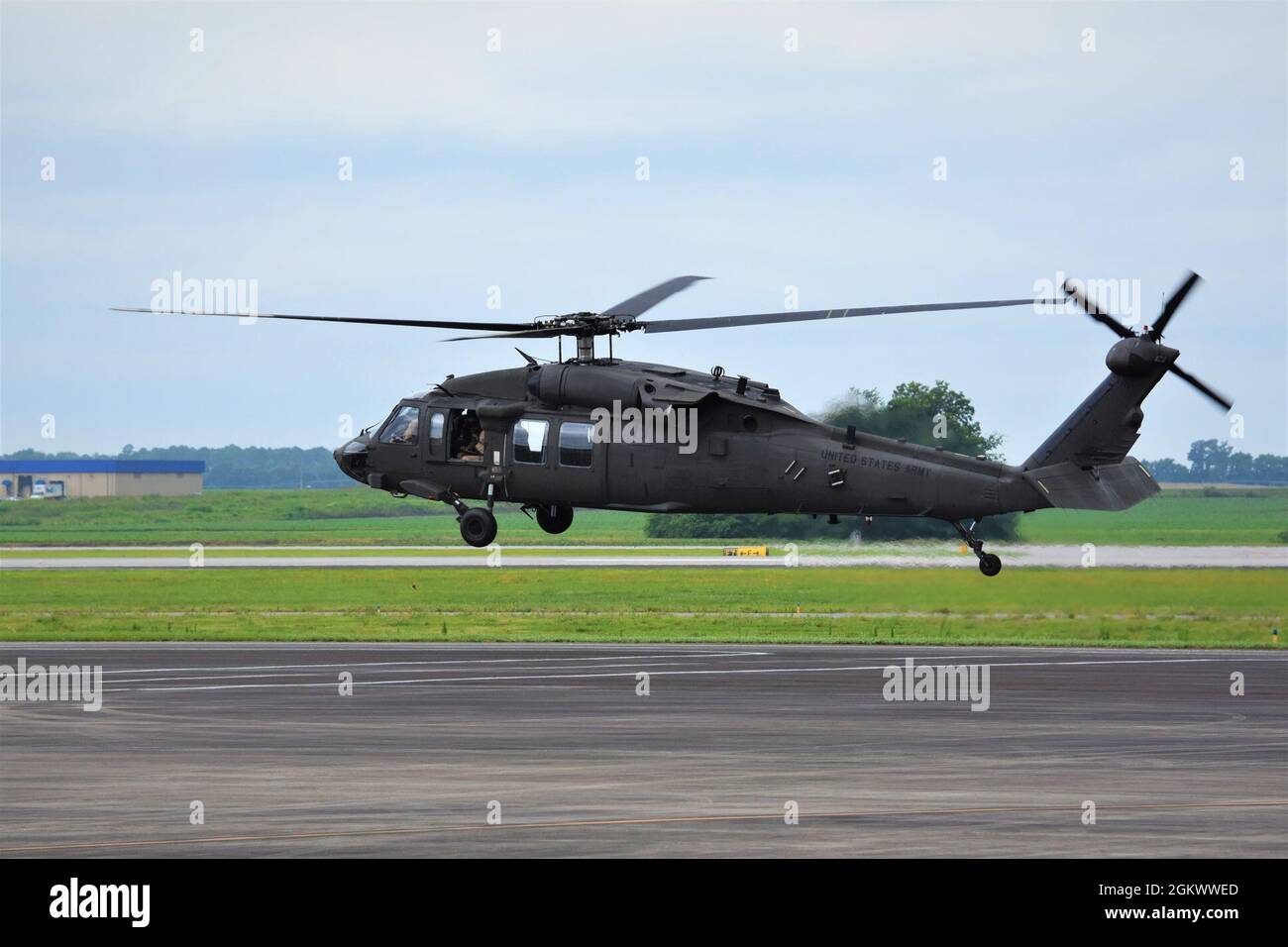 A UH-60V Black Hawk hovers during a demonstration flight at the ...