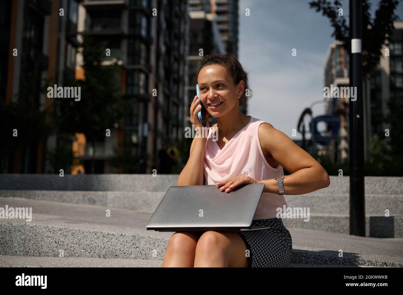Busines conversation and outdoors hi-res stock photography and images ...