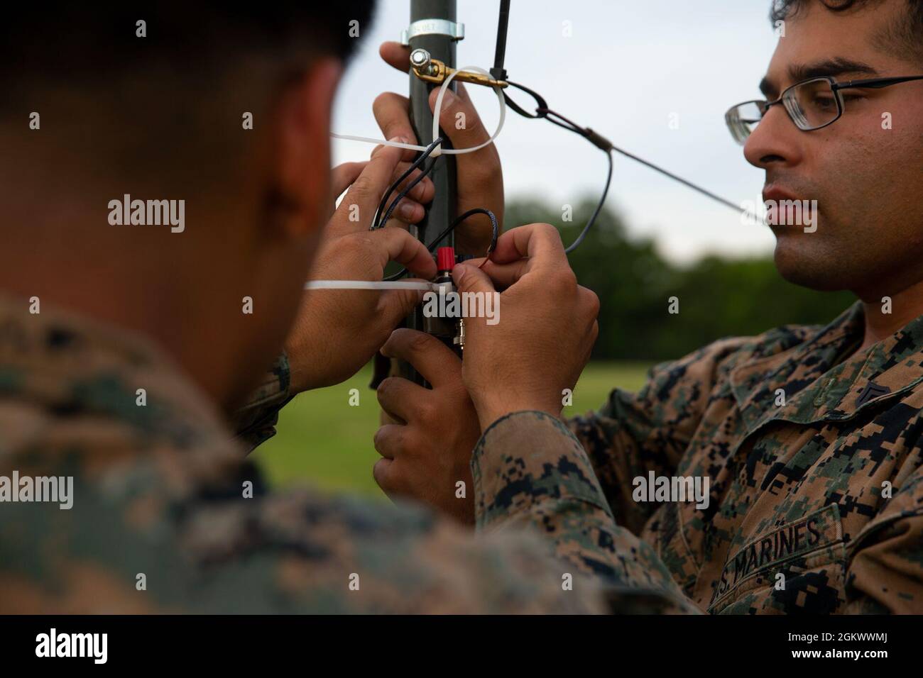 Dipole antenna hi-res stock photography and images - Alamy