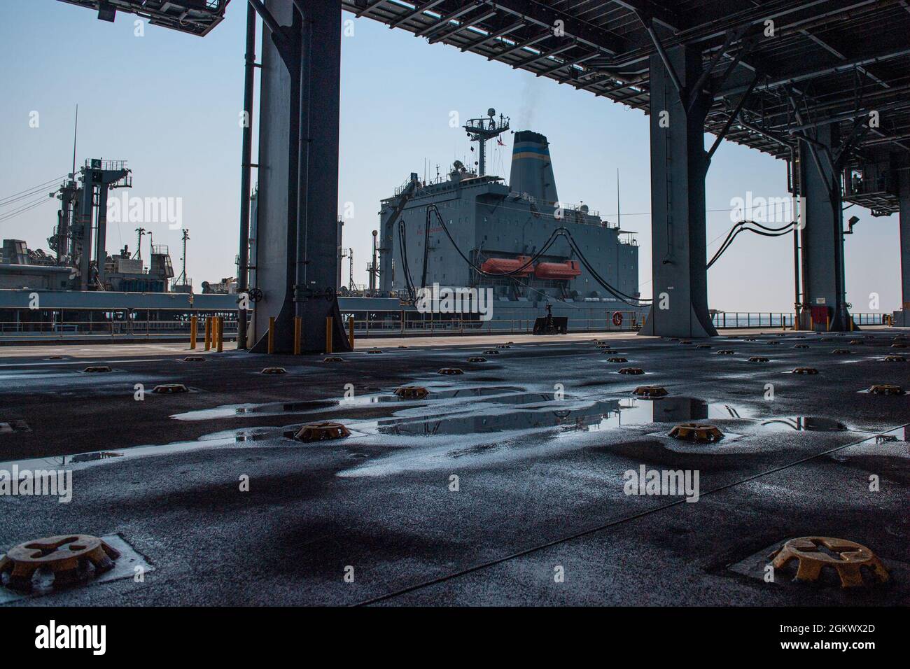 Usns lewis b puller t esb 3 hi-res stock photography and images - Alamy
