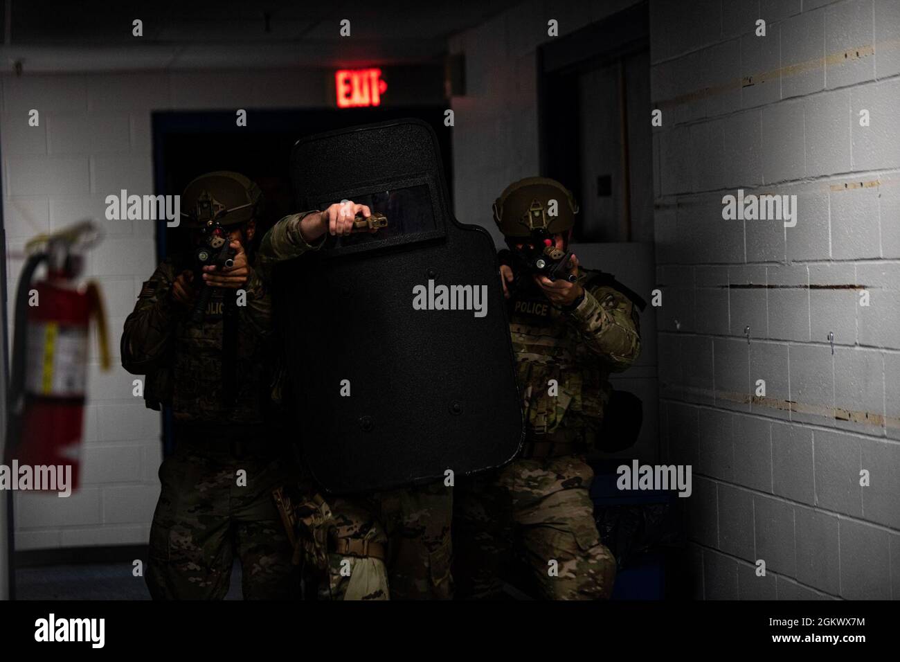 Tactical response team hi-res stock photography and images - Alamy