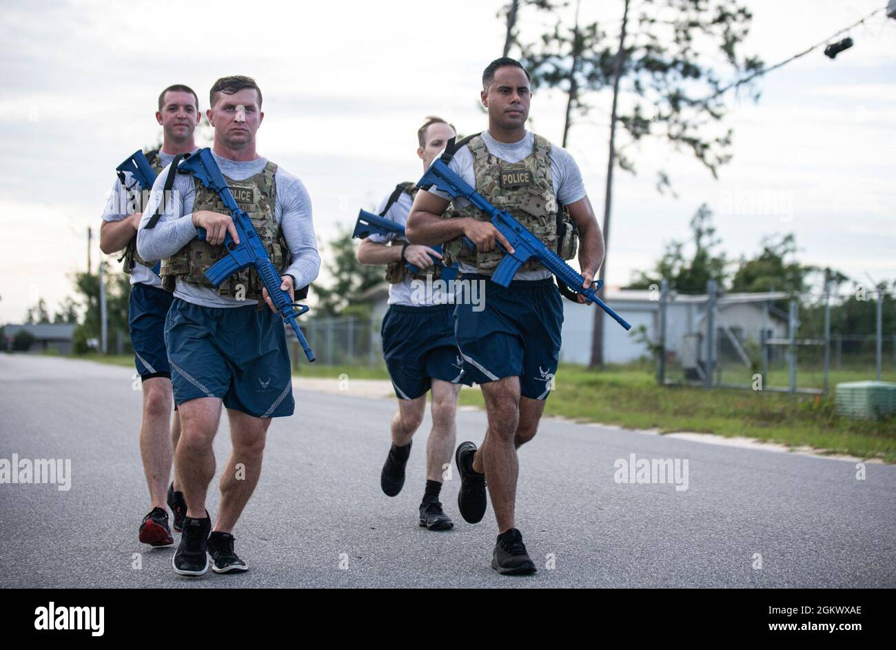 Tactical response team hi-res stock photography and images - Alamy