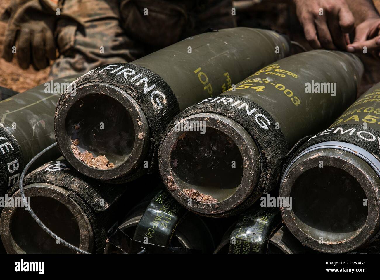 155mm he rounds hi-res stock photography and images - Alamy