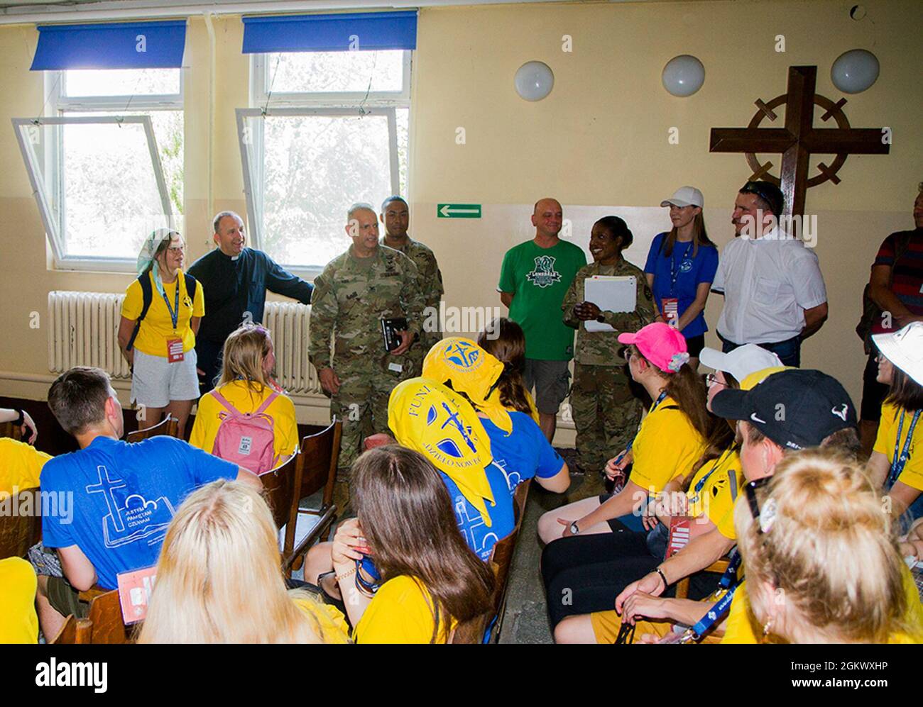 Army Col. Ricardo Roig (center left), 50th Regional Support Group (RSG ...