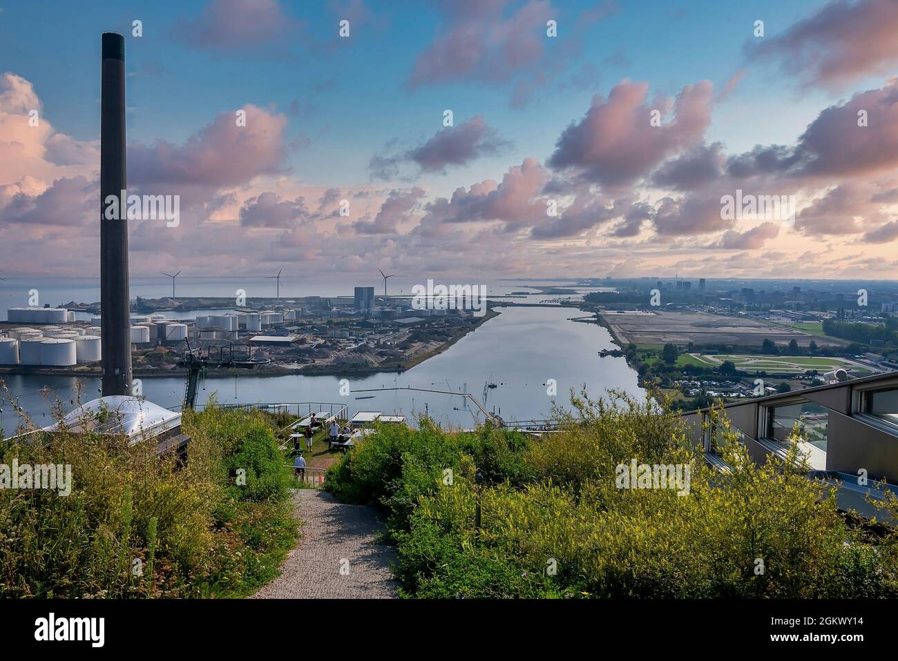 Waste-to-Energy Power Plant in Copenhagen with the ski area on the roof ...