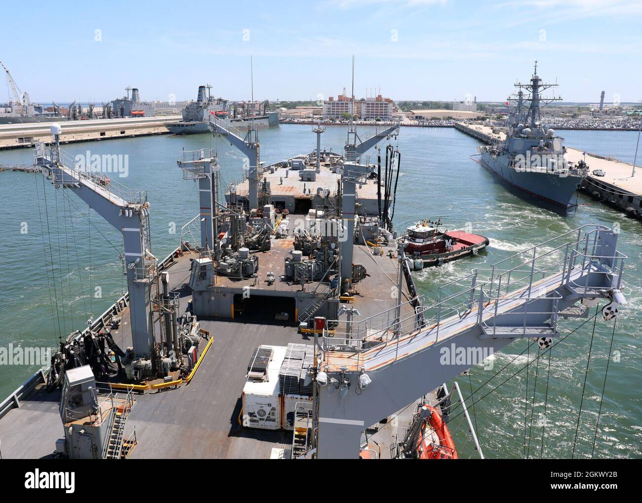 Underway replenishment sea u s navy hi-res stock photography and images ...