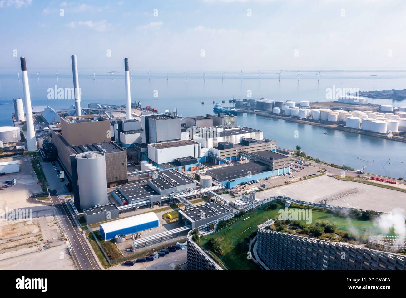 Waste-to-Energy Power Plant in Copenhagen with the ski area on the roof ...