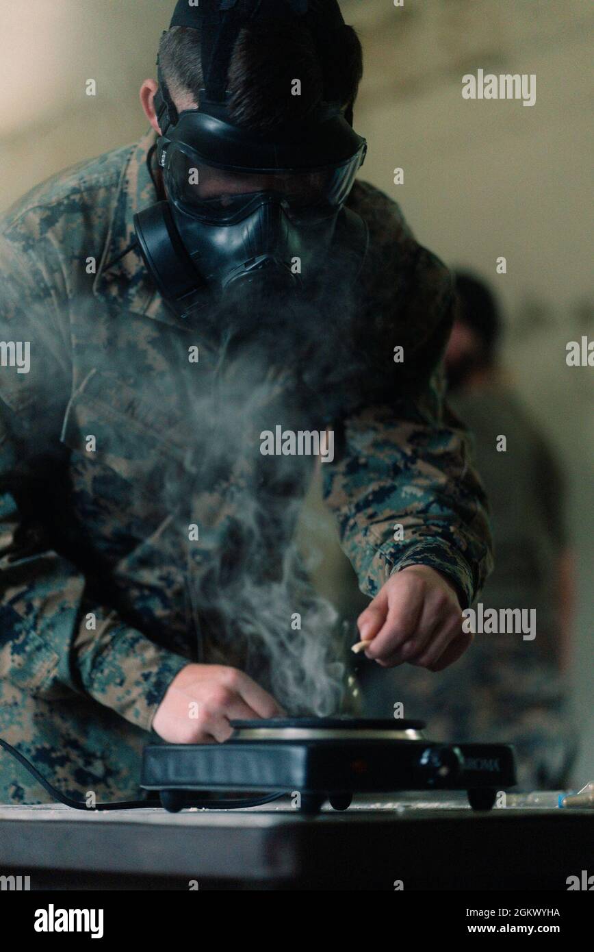 Cs gas training hi-res stock photography and images - Alamy
