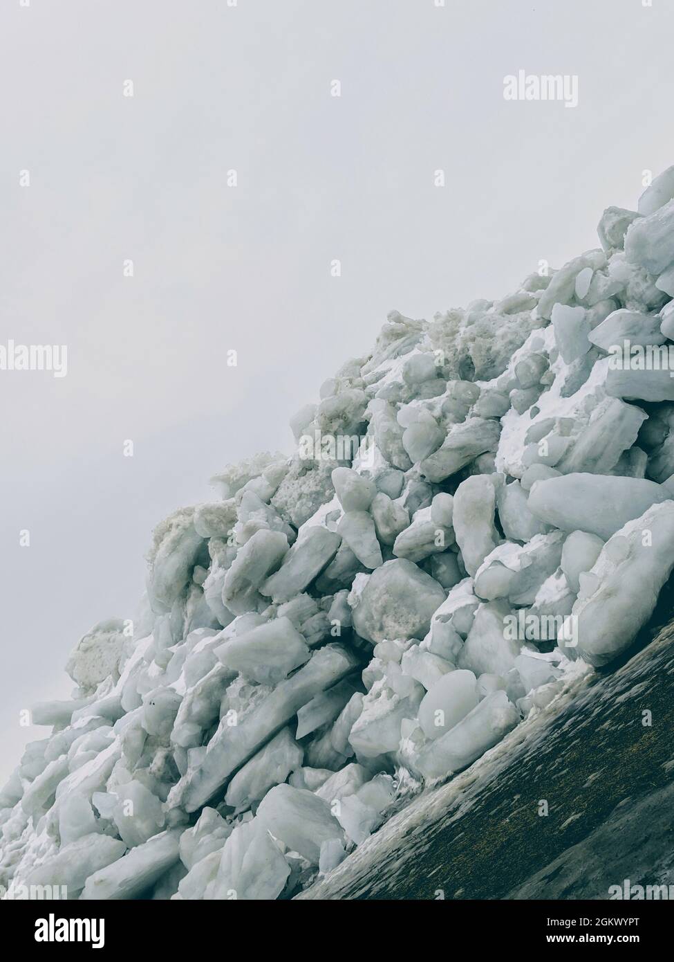 Broken ice packs hi-res stock photography and images - Alamy