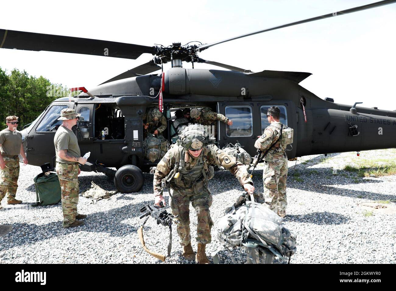 A squad of Soldiers assigned to Bravo Company, 1st Battalion, 153rd ...