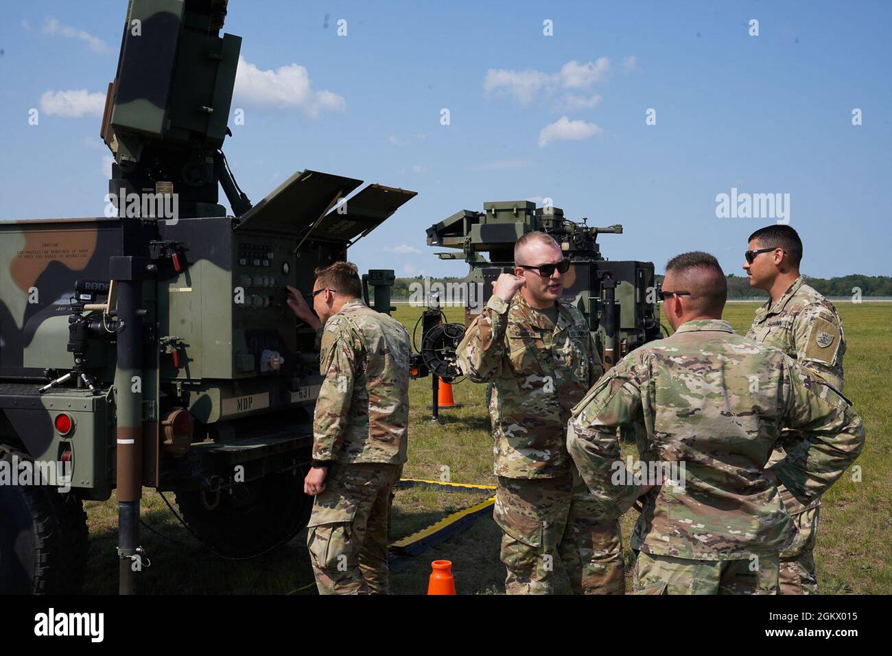 Sentinel radar operators with the 188th Air Defense Artillery Regiment ...