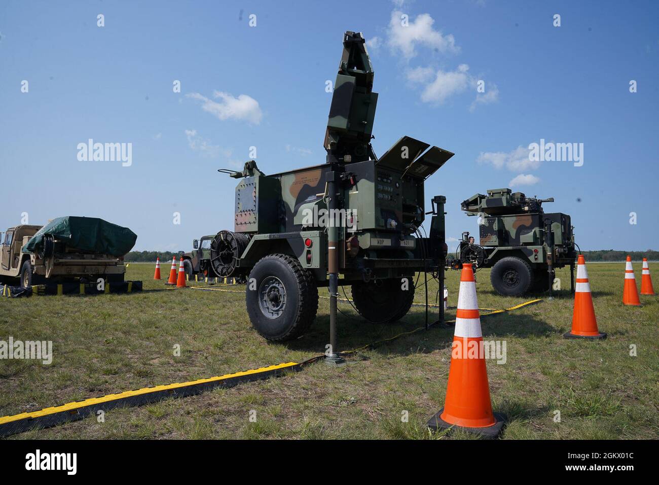 Sentinel radar operators with the 188th Air Defense Artillery Regiment ...