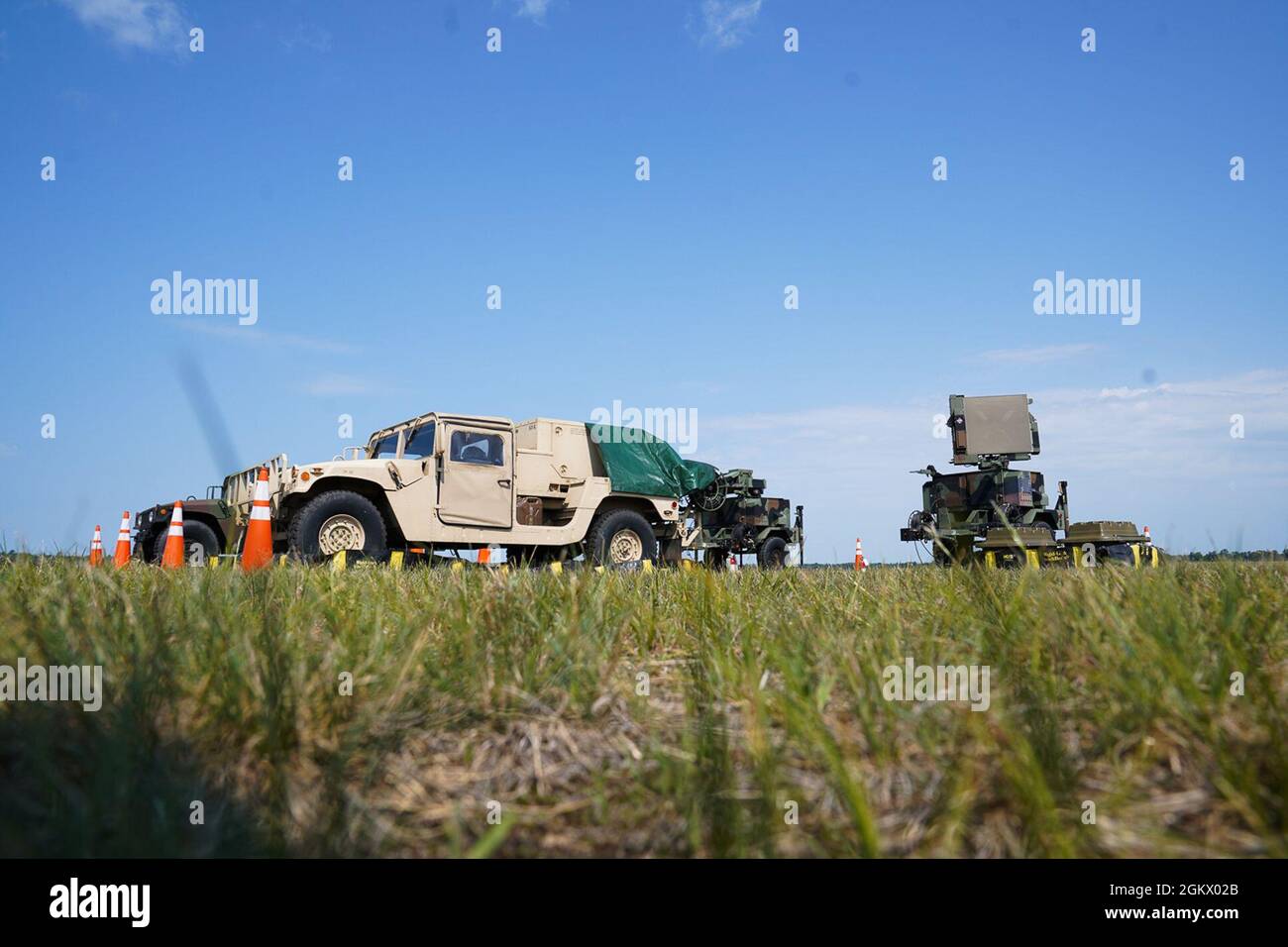 Sentinel radar operators with the 188th Air Defense Artillery Regiment ...