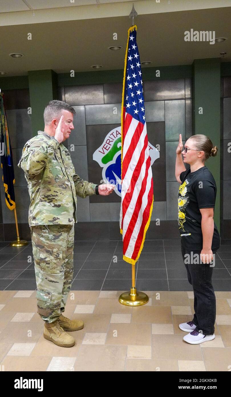 Army Reserve Maj. Gen. Darrell J. Guthrie, left, commander of the 88th ...