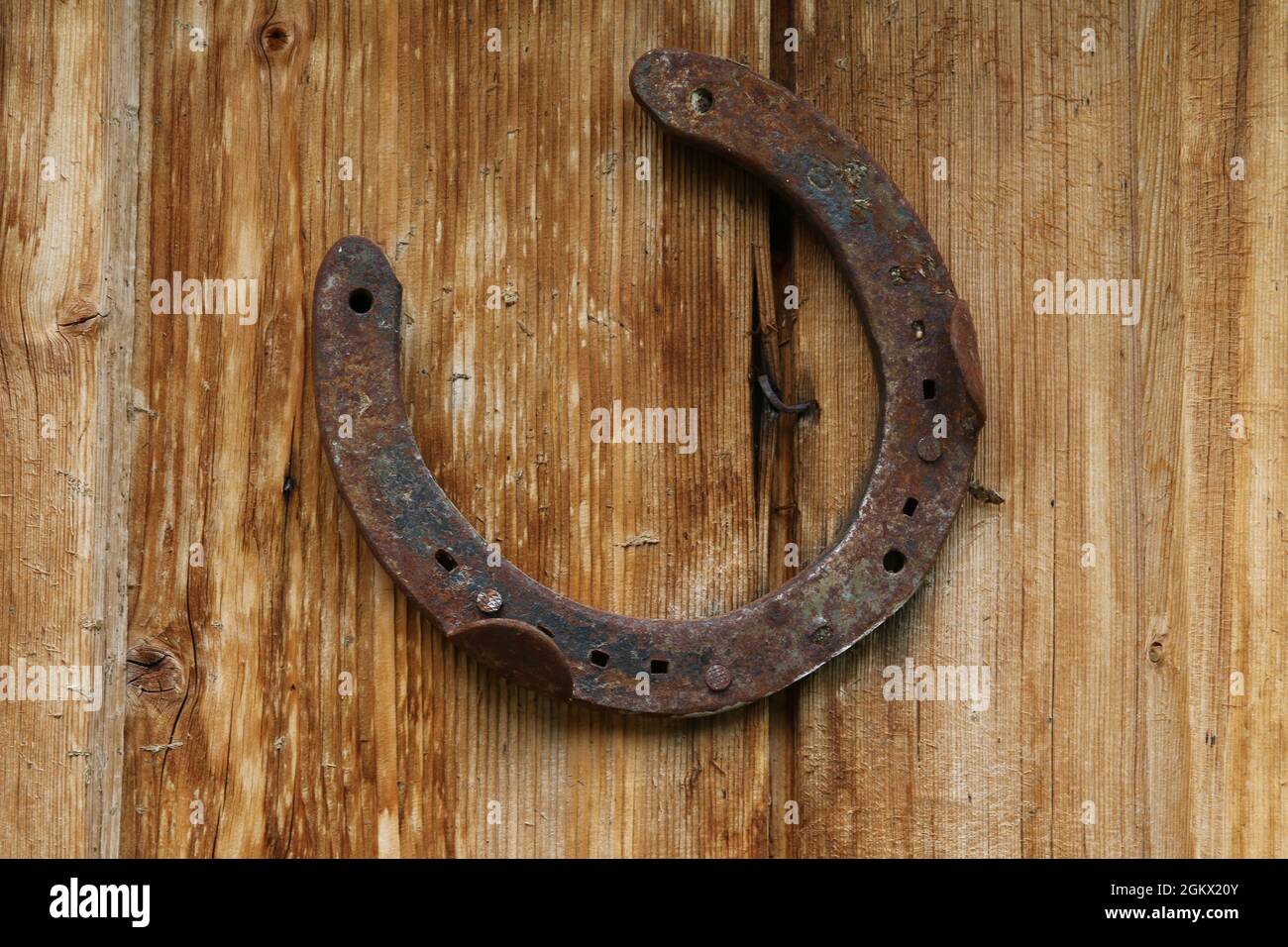 Hoping for good luck brought by a horseshoe Stock Photo - Alamy