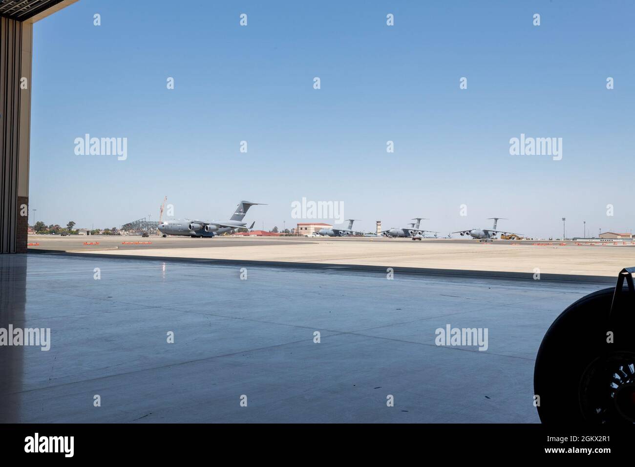 Heavy lift aircraft hi-res stock photography and images - Alamy