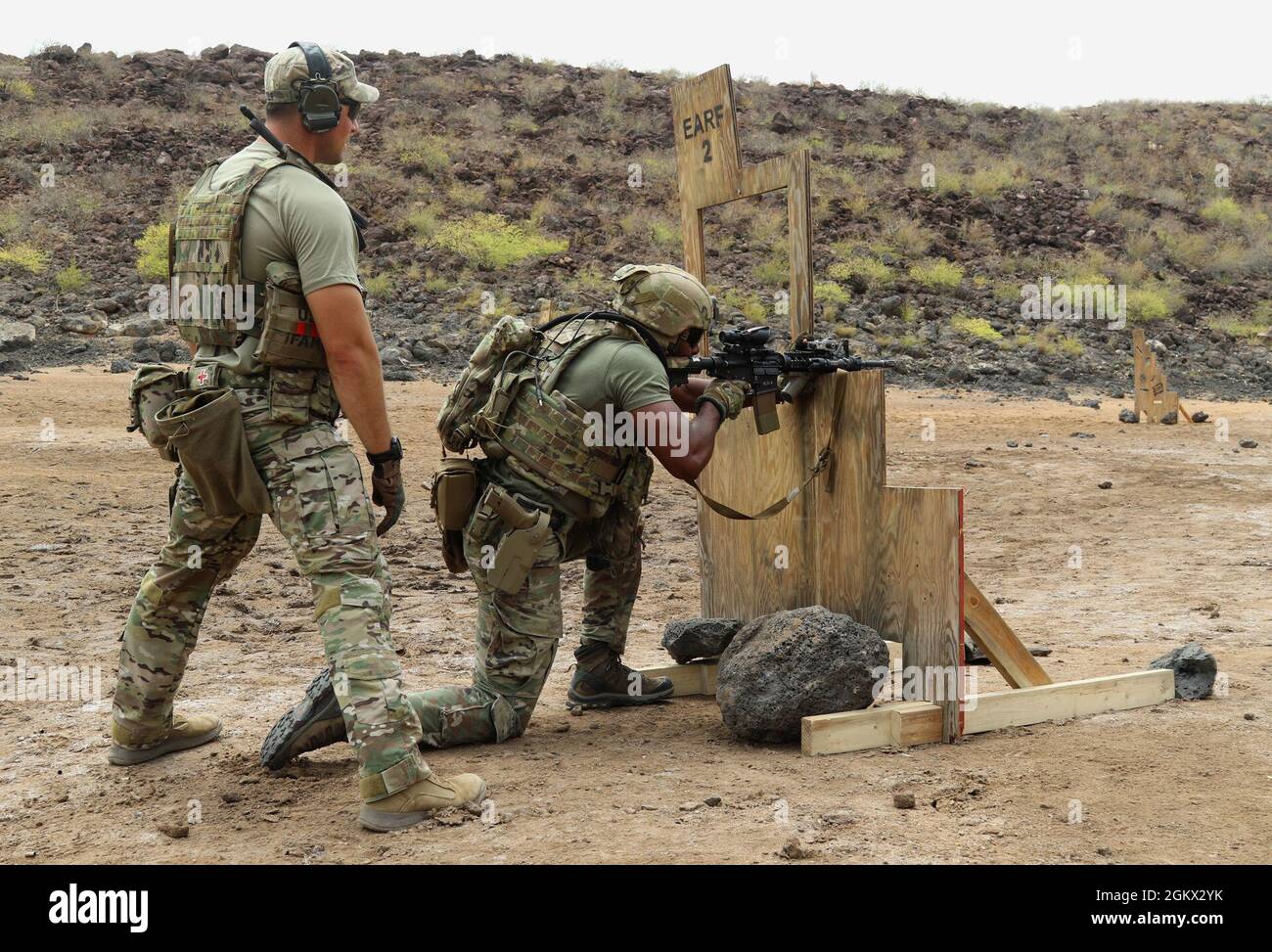 U.S. Army Soldiers assigned to 2nd Platoon, Apache Company, 1-102d ...