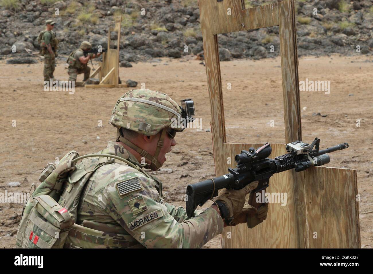 U.S. Army Soldiers assigned to 2nd Platoon, Apache Company, 1-102d ...
