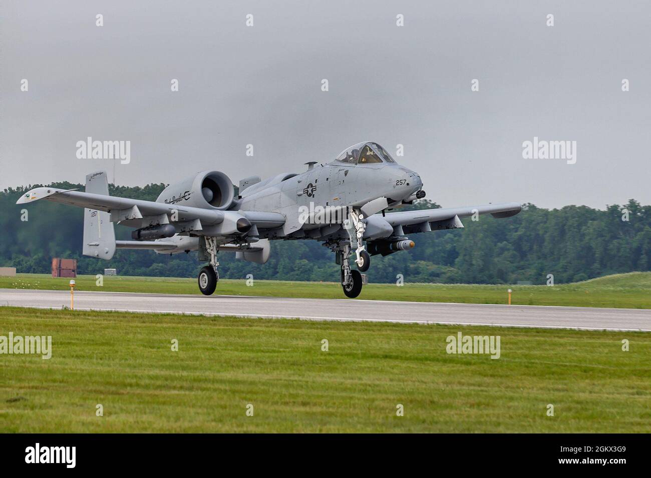 An A-10 Thunderbolt II, flown by the 107th Fighter Squadron, 127th Wing ...