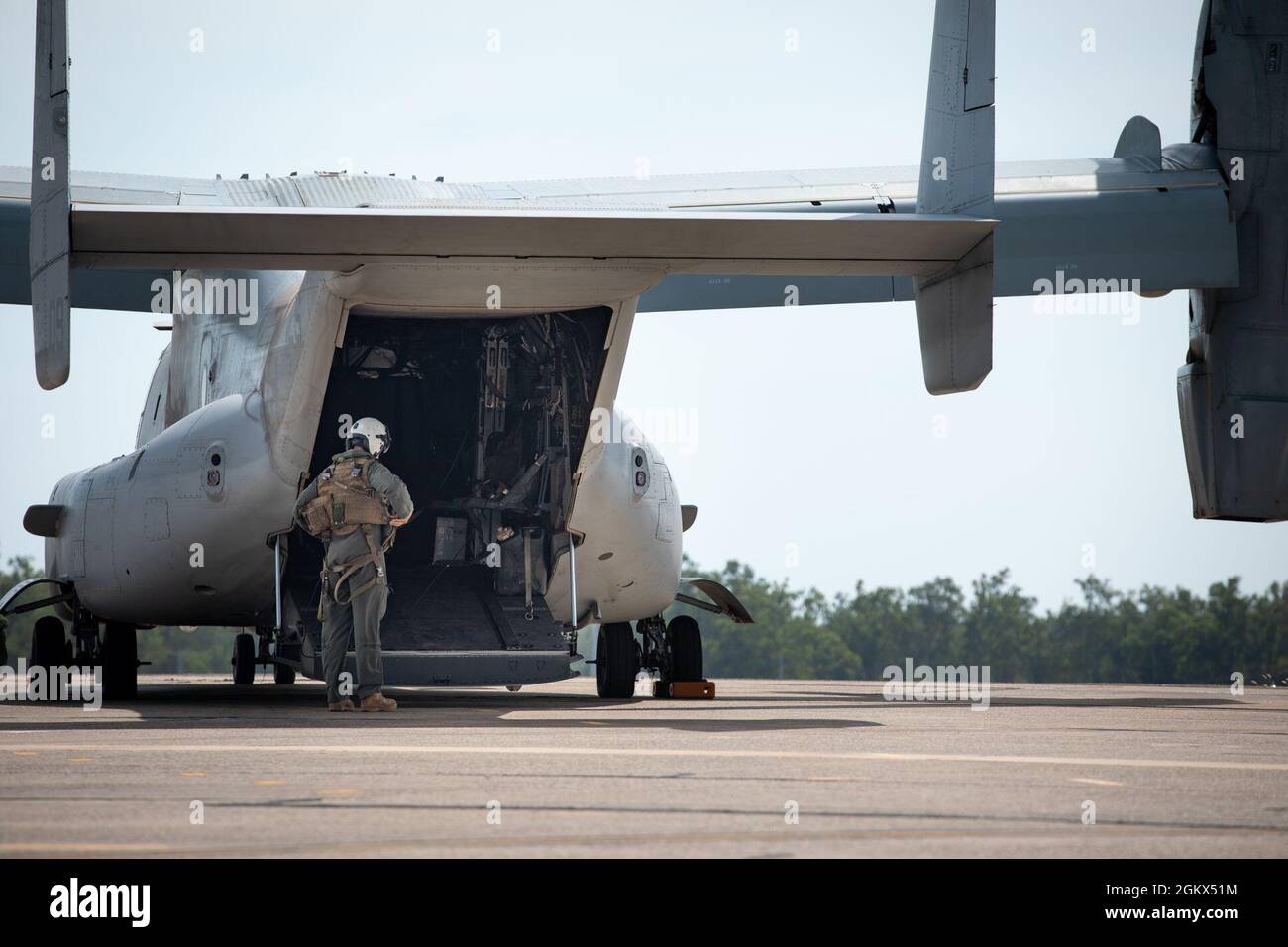 A U.S. Marine Corps crew chief with Marine Rotational Force – Darwin ...