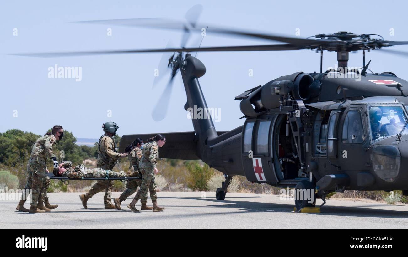2916th aviation battalion fort irwin dustoff hi-res stock photography ...